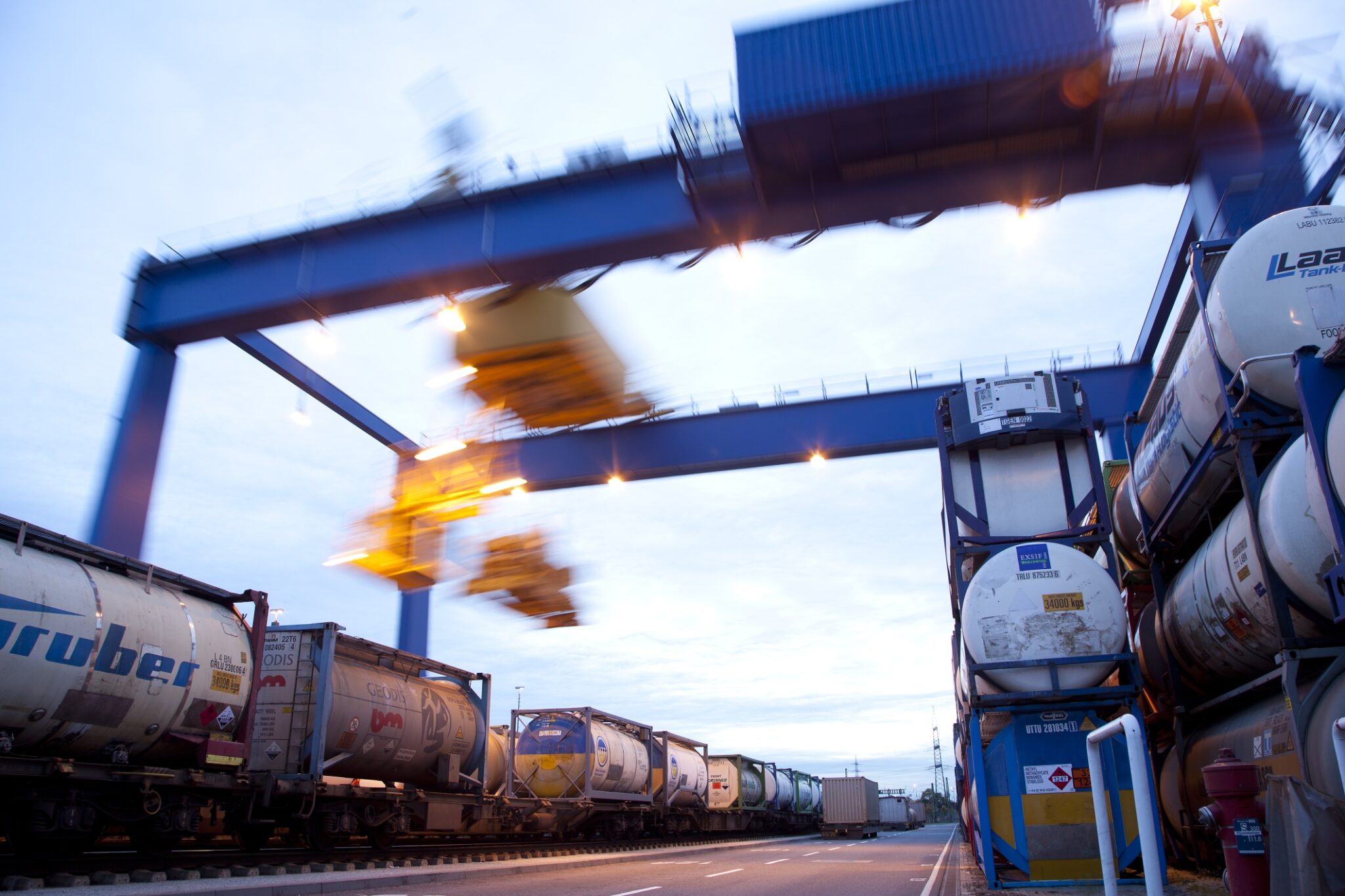 Dangerous goods must be clearly identifiable at all times